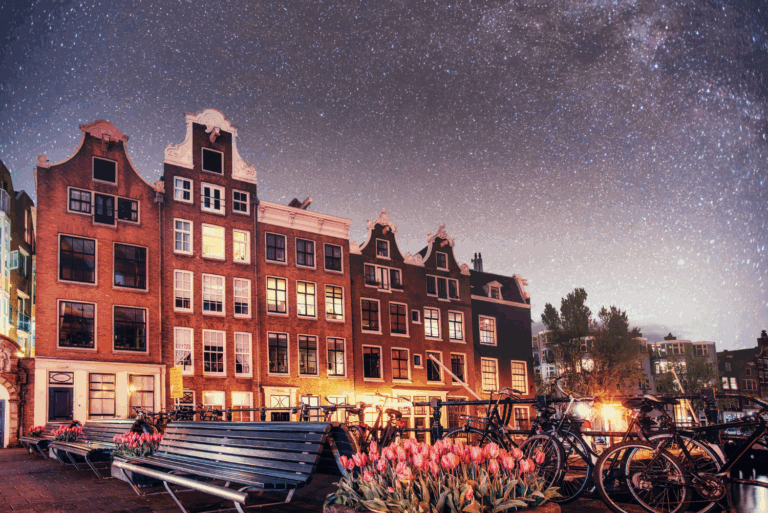 Zuivelplein in Amsterdam-Oost wordt groene ontmoetingsplek voor de buurt
